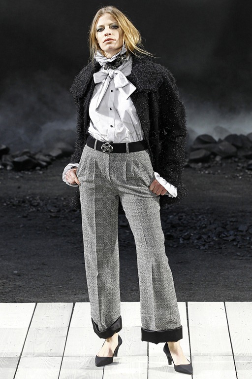 Wearable Trends: Chanel Ready-To-Wear Fall 2011, Paris Fashion Week